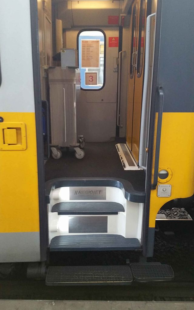 Popis osobních železničních vozu RegioJet Bmz 28-91 Standard - Vlakem ...