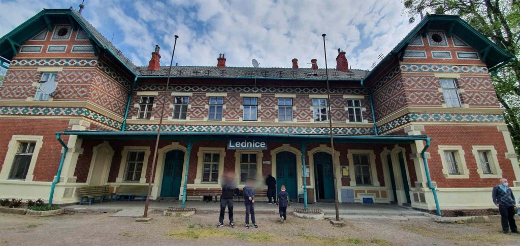 Popis a hodnocení nádraží Lednice - Vlakem jednoduše