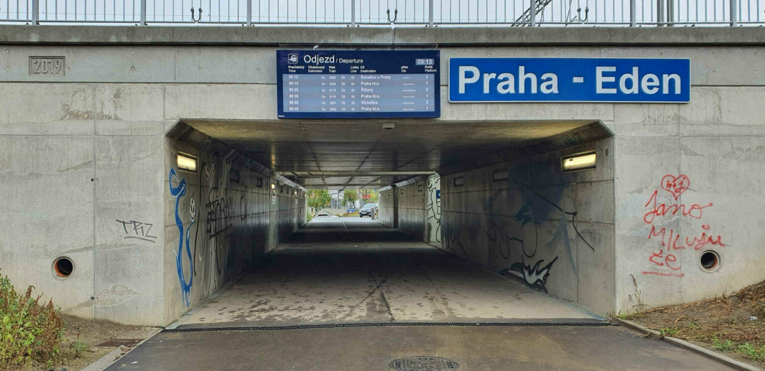 Popis a hodnocení nádraží Praha-Eden - Vlakem jednoduše