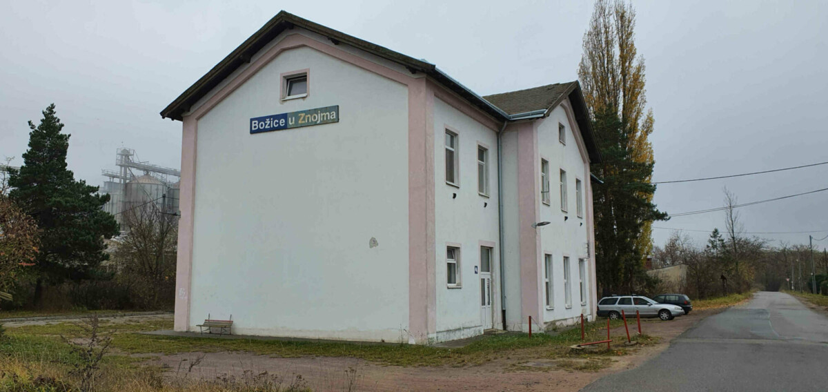 Božice u Znojma - popis nádraží - cestujte Vlakem jednoduše