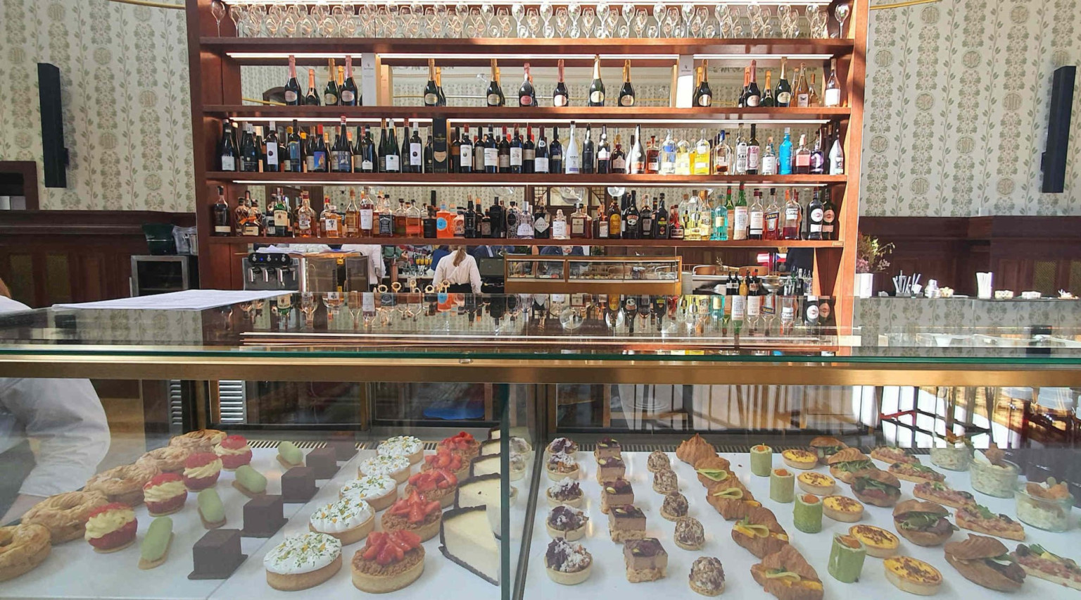 Praha hlavní nádraží Foyer Café - Vlakem jednoduše