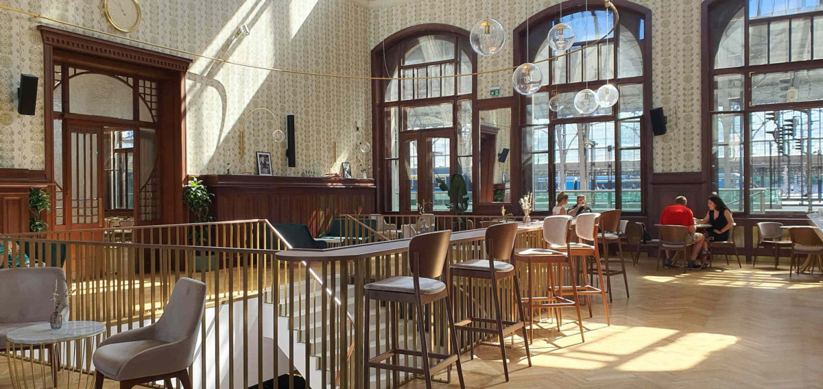 Praha hlavní nádraží Foyer Café - Vlakem jednoduše